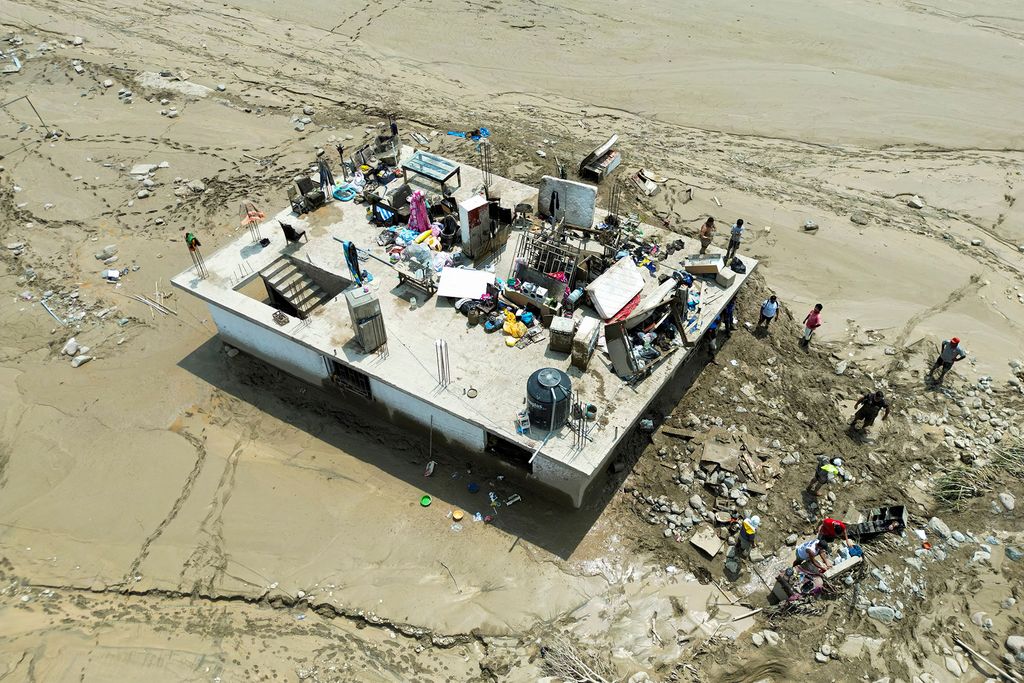 The Week in Pictures: Rains and cyclones in North and South America ...