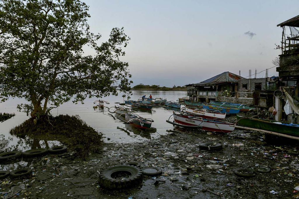 Fishing in troubled waters | The Straits Times