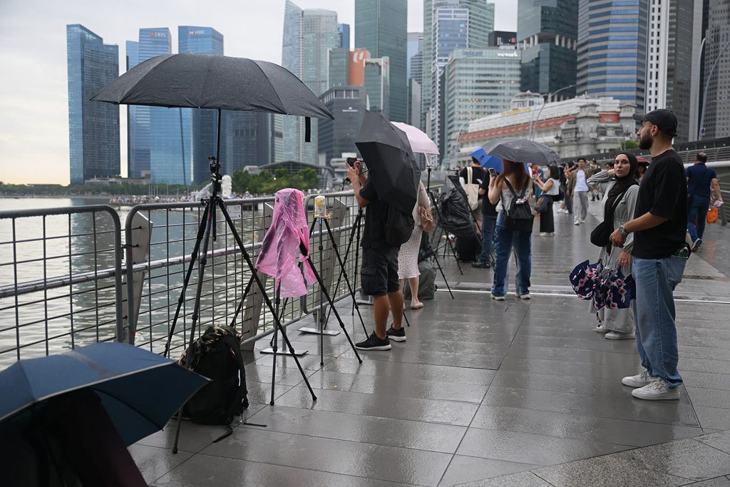 Hogging or fair game? Singapore’s ‘chope’ culture in pictures